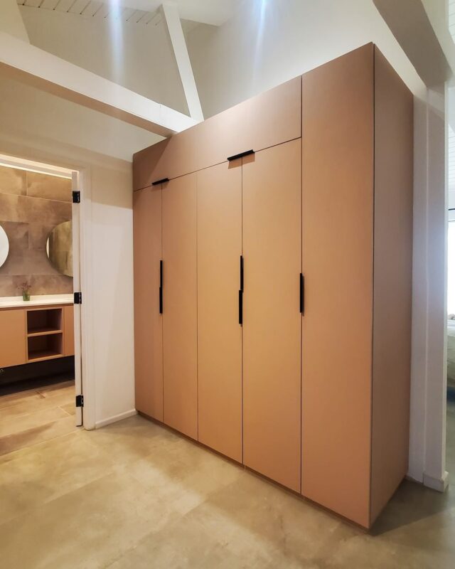 Proyecto de @entorno.arquitectura : Walk In Closet, baños y cocina, en ...