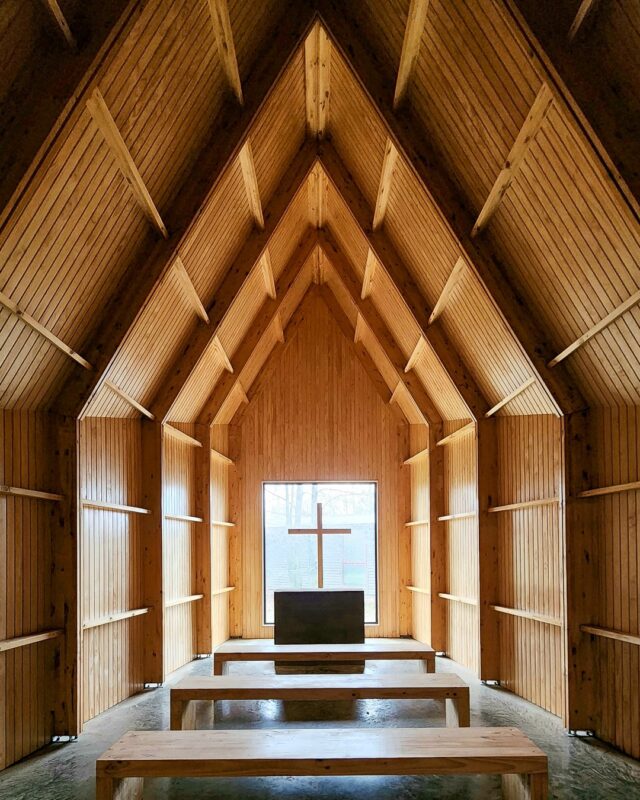 Capilla de la Clínica Alemana de Osorno, proyecto de @amarquitectura ...